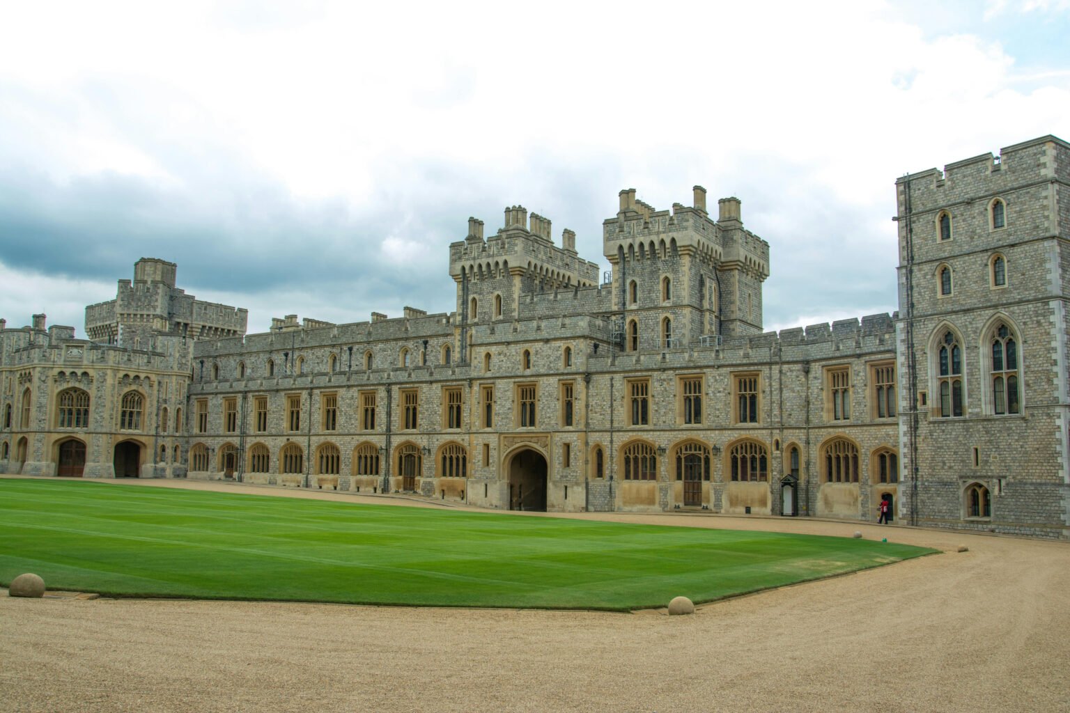 Windsor Castle Travel Guide | Royal History & Visitor Tips