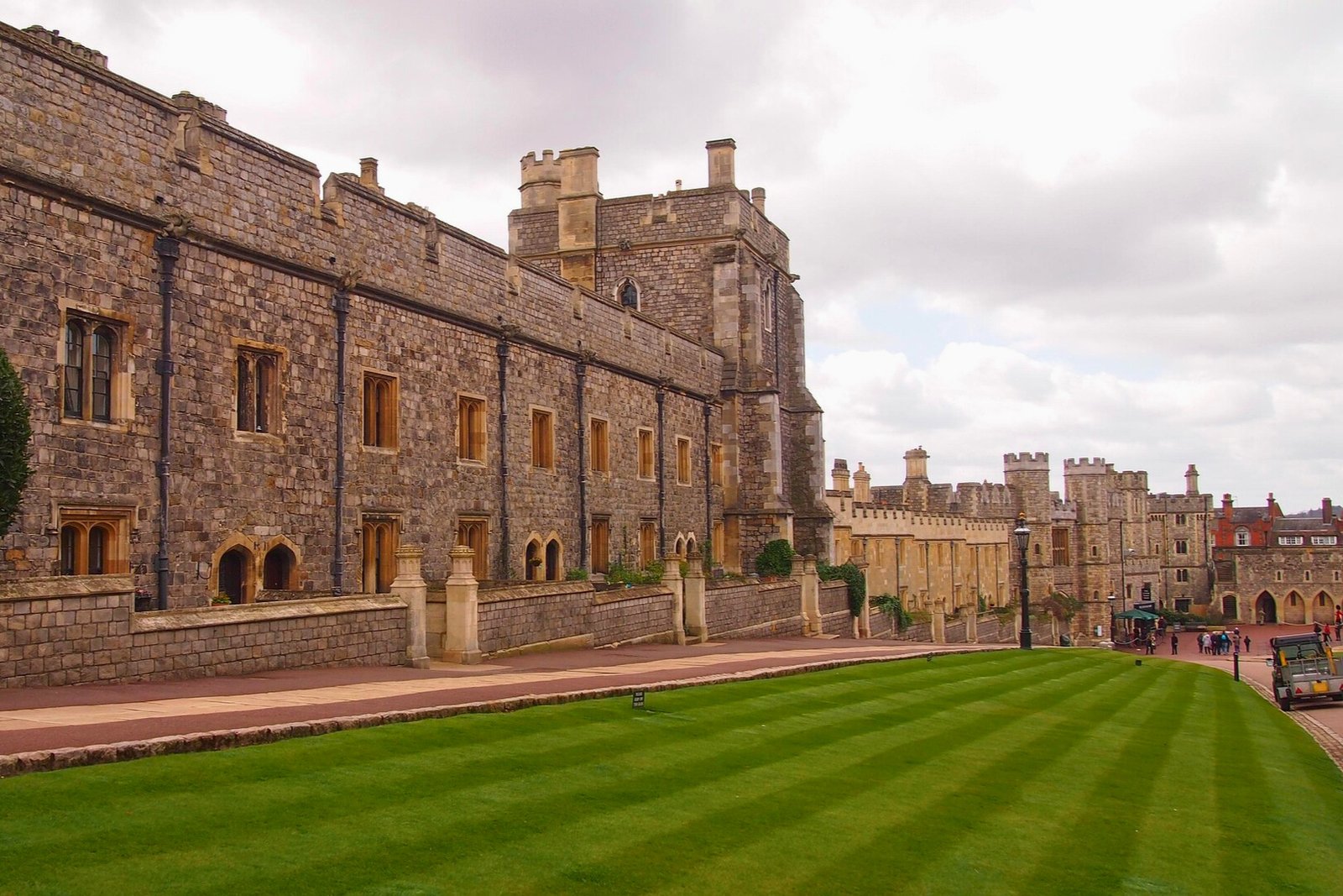 Windsor Castle Travel Guide | Royal History & Visitor Tips