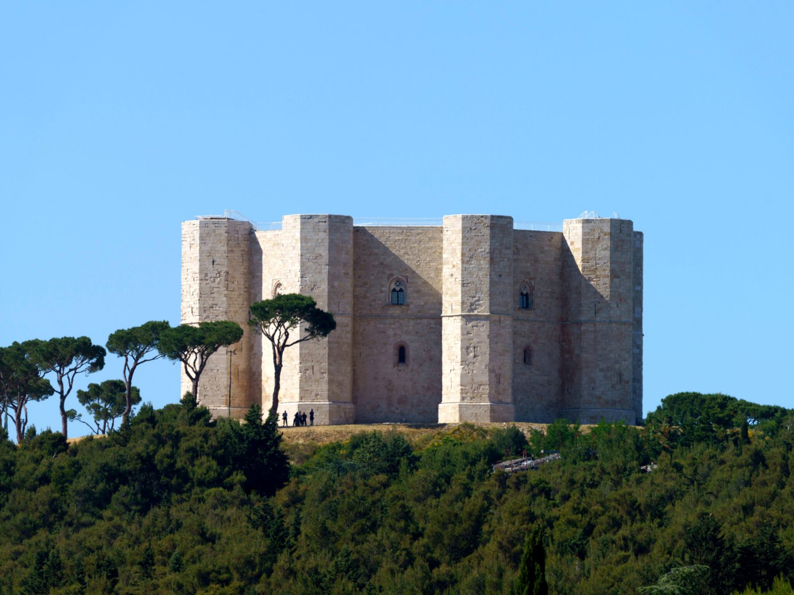 25 Most Famous Castles in the World to Inspire You