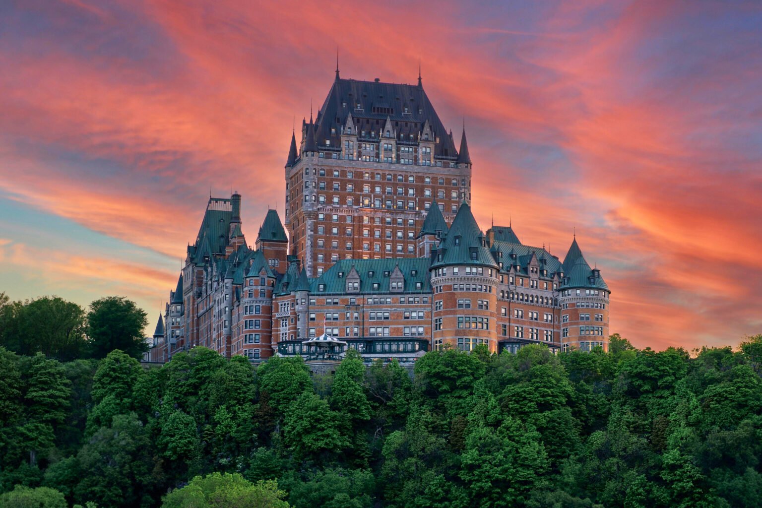 Fairmont Le Château Frontenac Guide: History & Visitor Tips