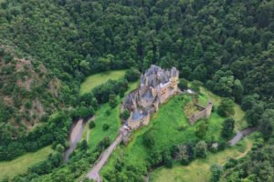 Eltz Castle: Germany’s Hidden Fairytale Fortress Guide