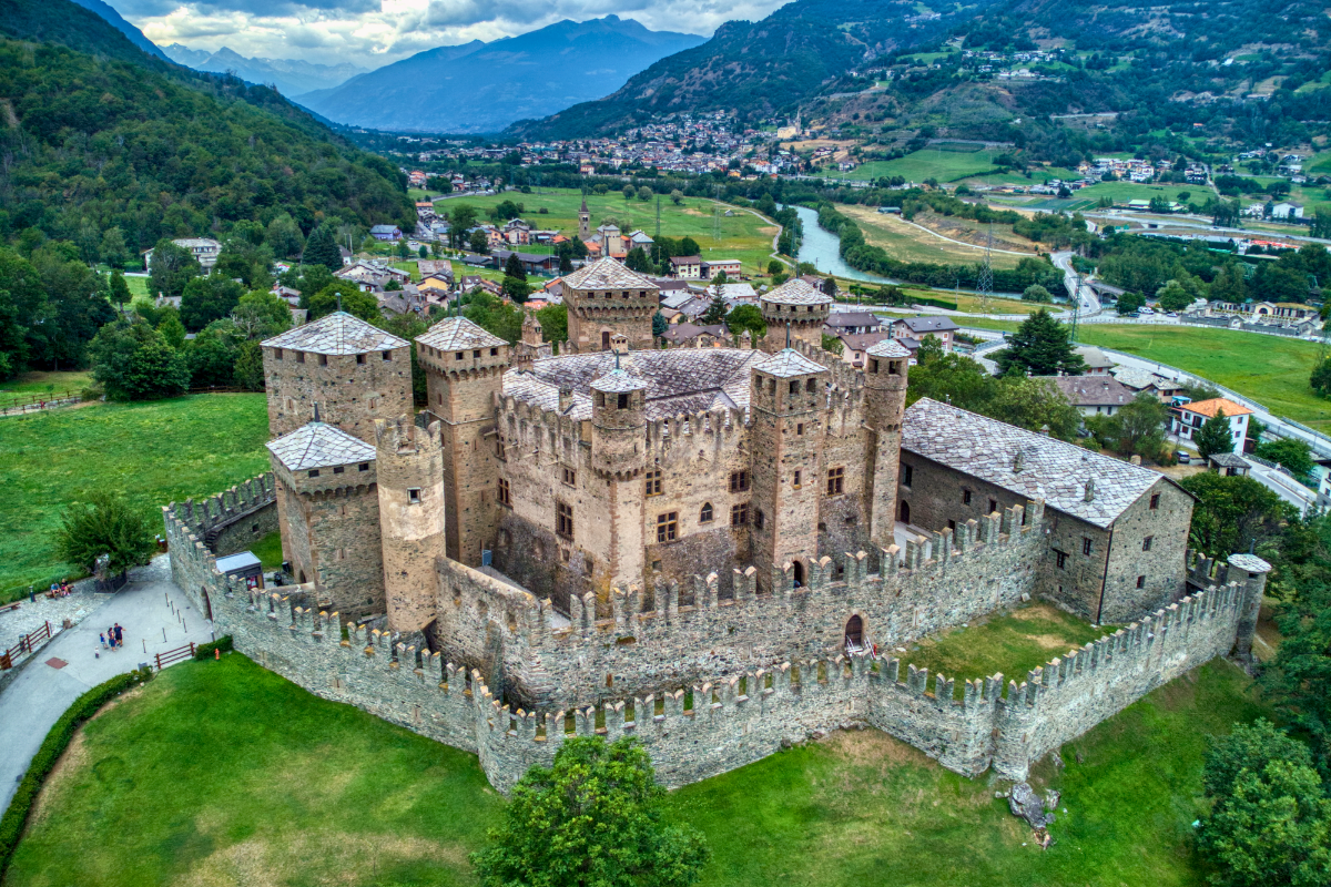 Unforgettable Castles: 10 Best Castles to Visit in Italy
